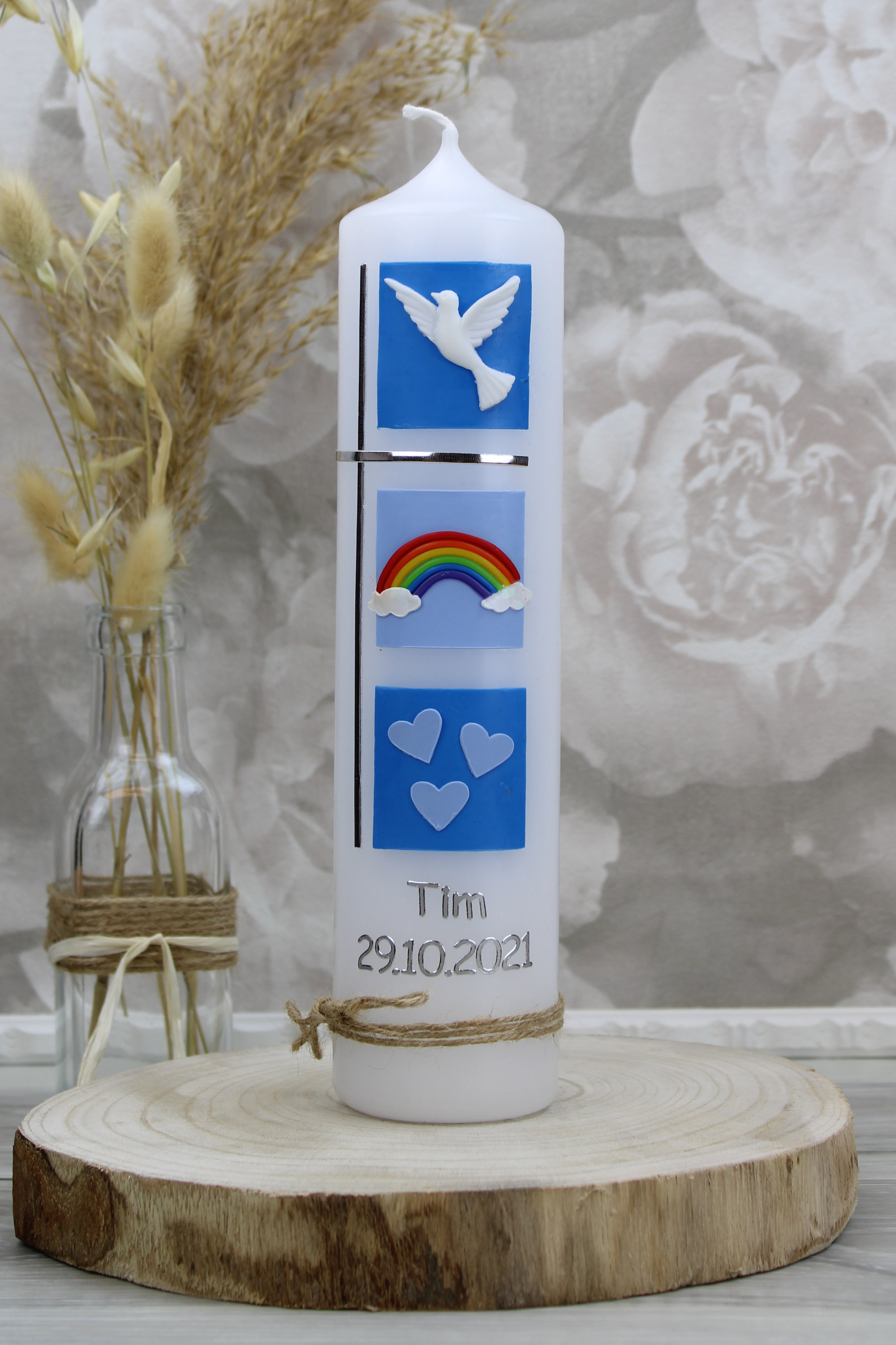 Taufkerze TIM mit Taube, Regenbogen und Herzen | christ-kerzen.de