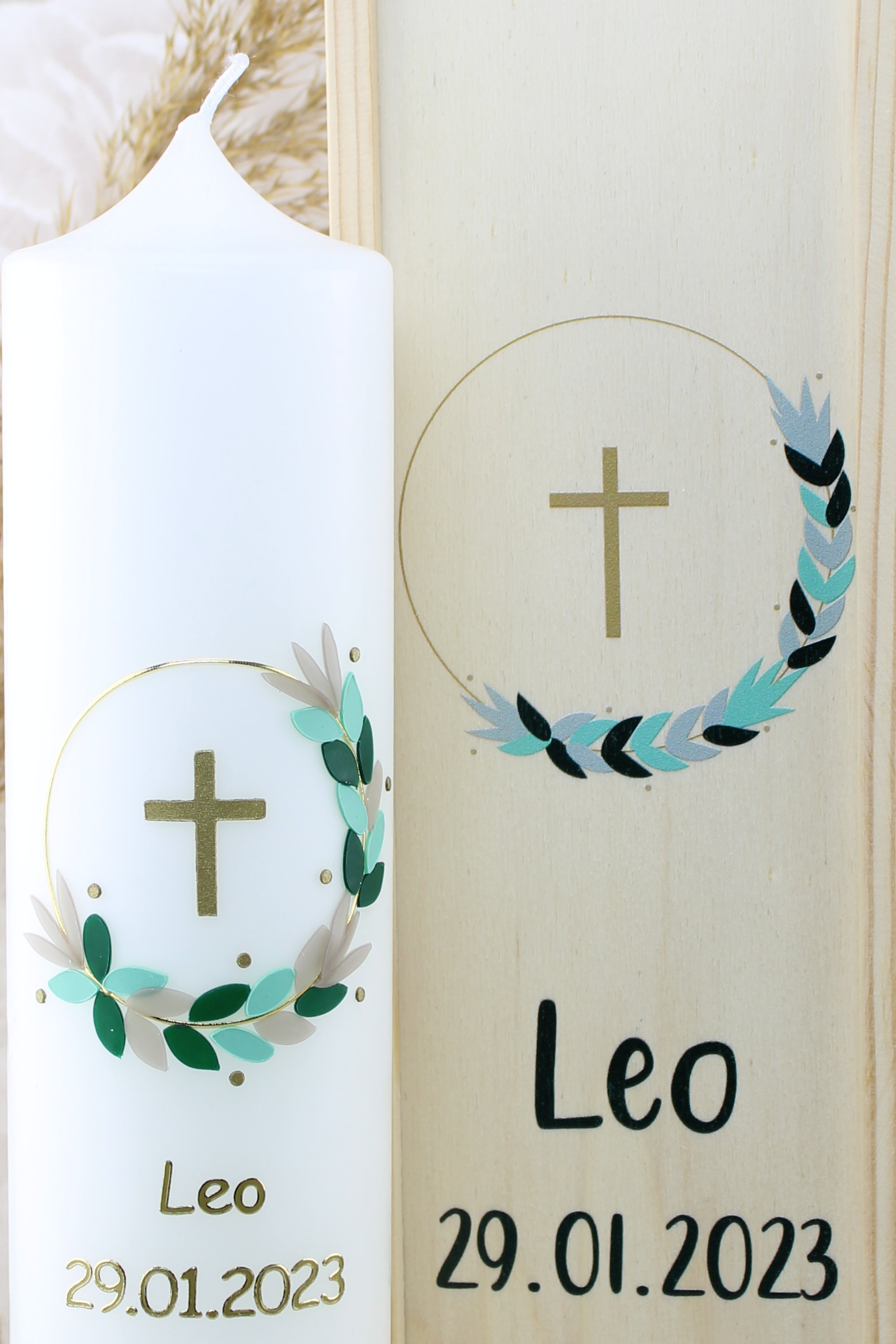 SET LEO Taufkerze und Kerzenbox 1811 | christ-kerzen.de