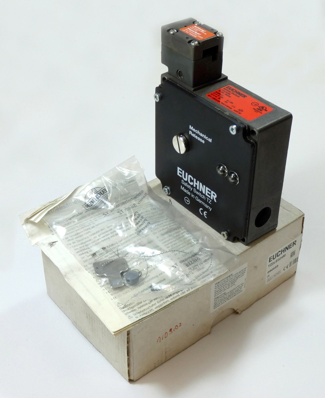Euchner TZ2LE024M 090559 Sicherheitsschalter Safety Switch -unused/OVP- | Maaslos-Guenstig.de