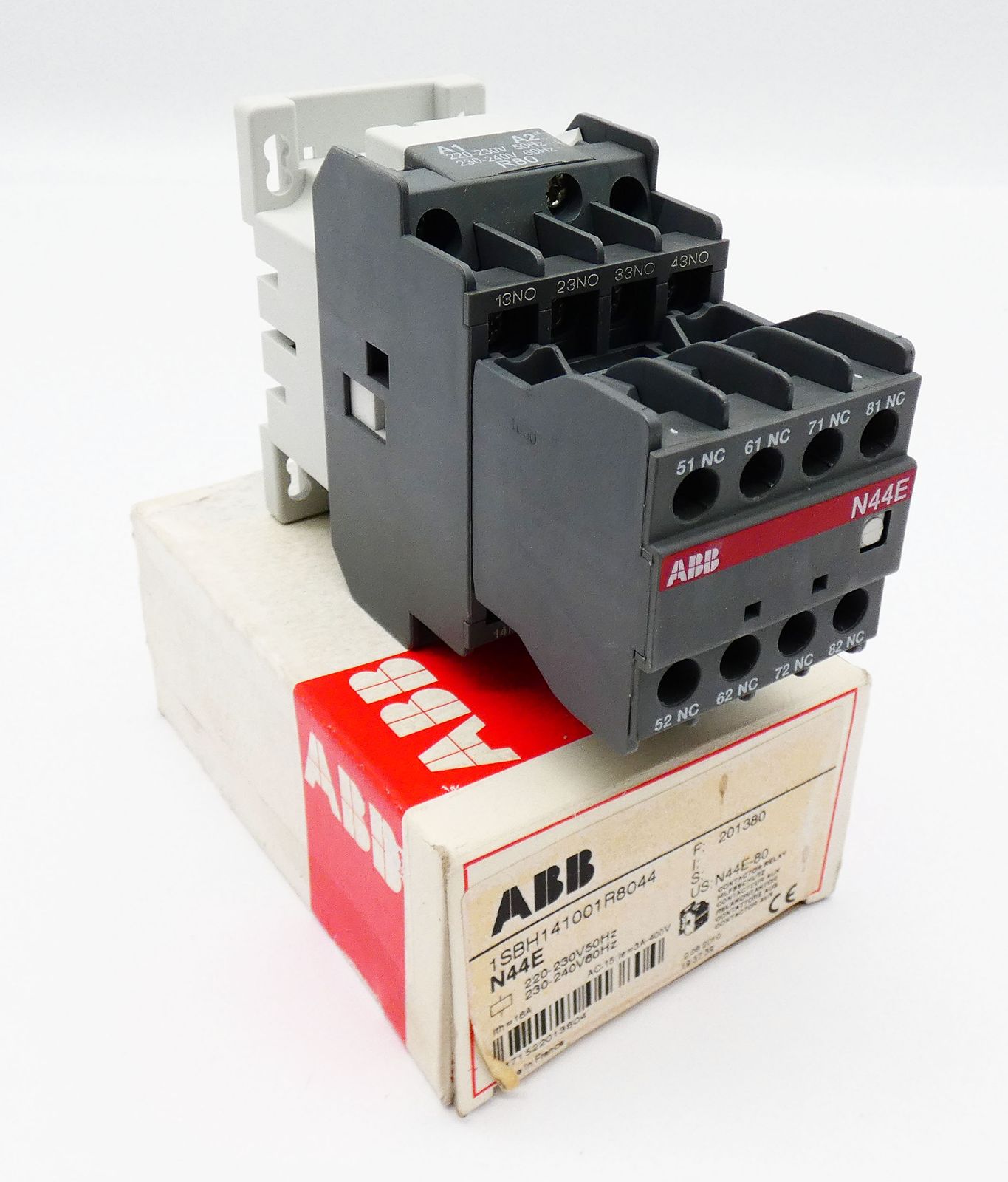 ABB N44E 1SBH141001R8044 220-230V 50Hz / 230-240V 60Hz Hilfsschütz ...