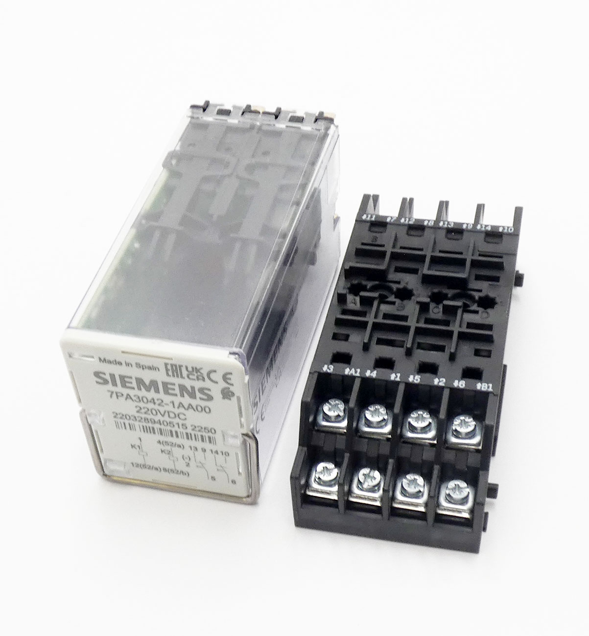 Siemens 7PA3042-1AA00 220VDC Auslösekreisüberwachungsrelais + Sockel ...
