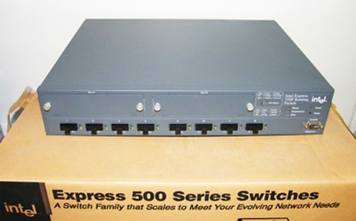 Intel Express 550 F Routing Switch -unused/OVP- | Maaslos-Guenstig.de