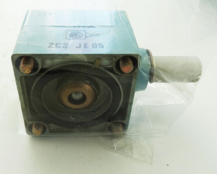 Telemecanique Drehachsbetätigung für Positionsschalter ZC2JE05 -unused ...