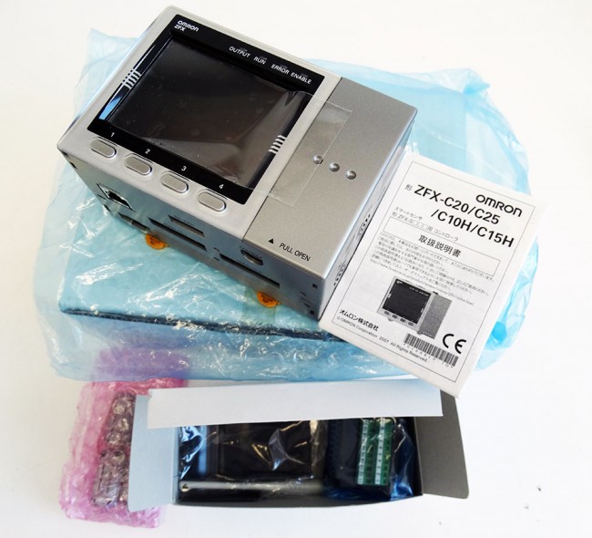 Omron ZFX-C25 Smart Sensor AMP Unit 24V DC 1,5A -unused/OVP- | Maaslos ...