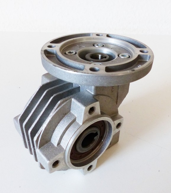 Lenze P030FB01C0PV5 13364265 Getriebe i:7 -unused- | Maaslos-Guenstig.de