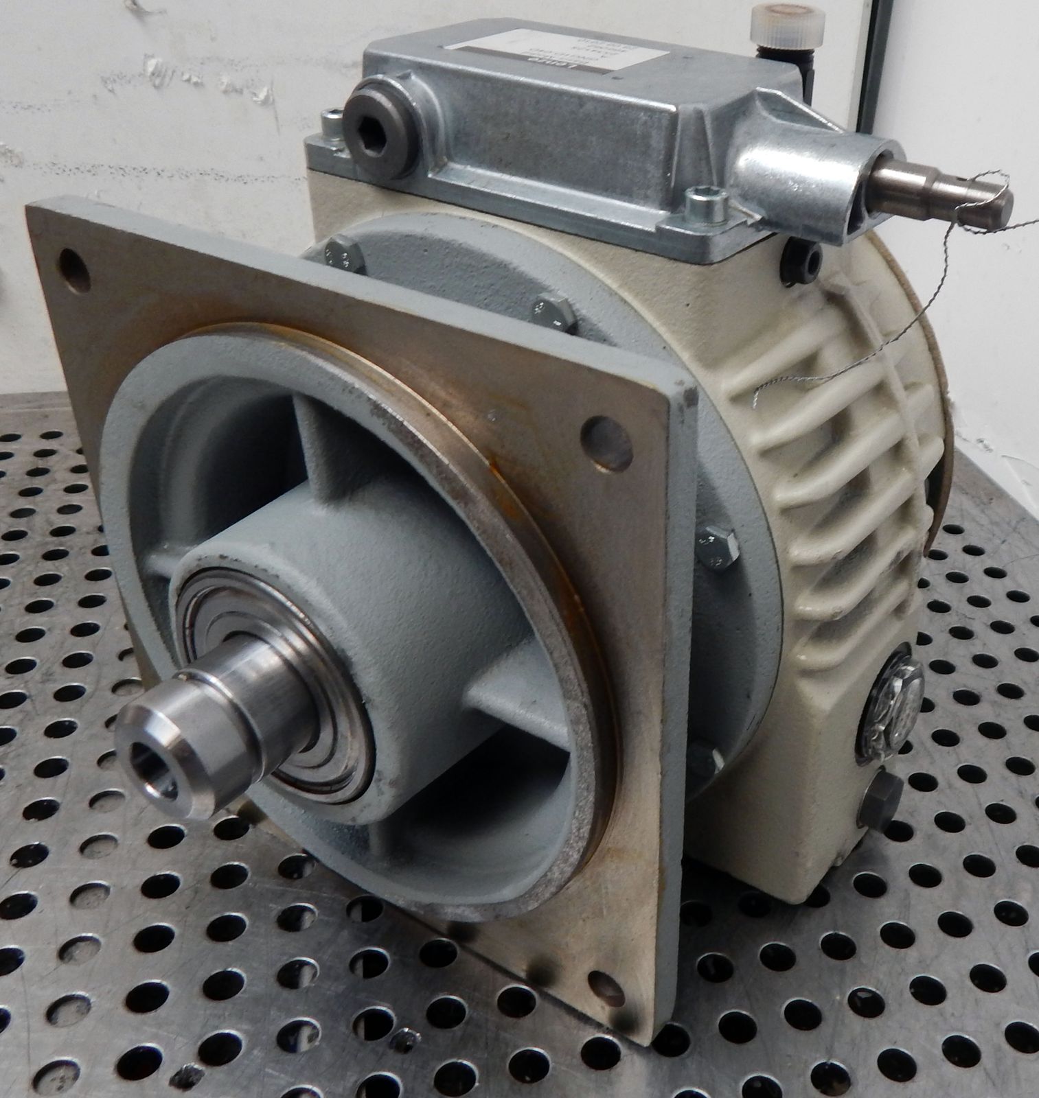 Lenze Getriebe GNG1D-04D 2534125 Basis Modul - unused - | Maaslos ...