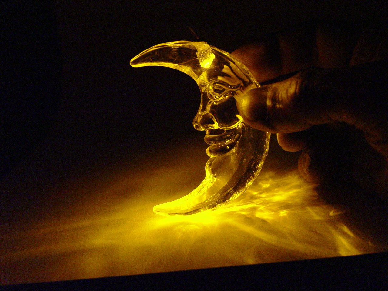 LED-Acryl-Halbmond-klar--einfarbig-GELB.JPG