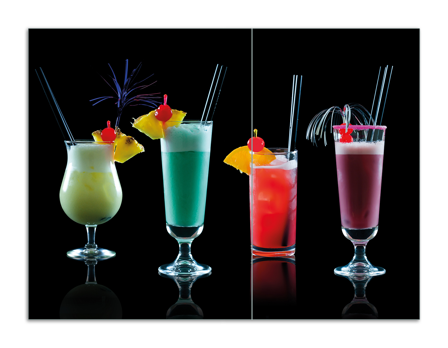 Herdabdeckplatte Bunte Cocktails vor schwarzem Hintergrund | Wallario.de