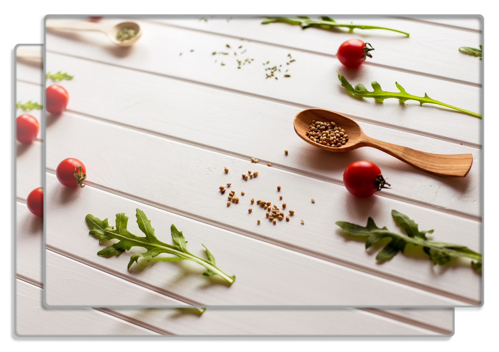 Frühstücksbrettchen Küche Ruccola, Tomaten und Gewürze | Wallario.de