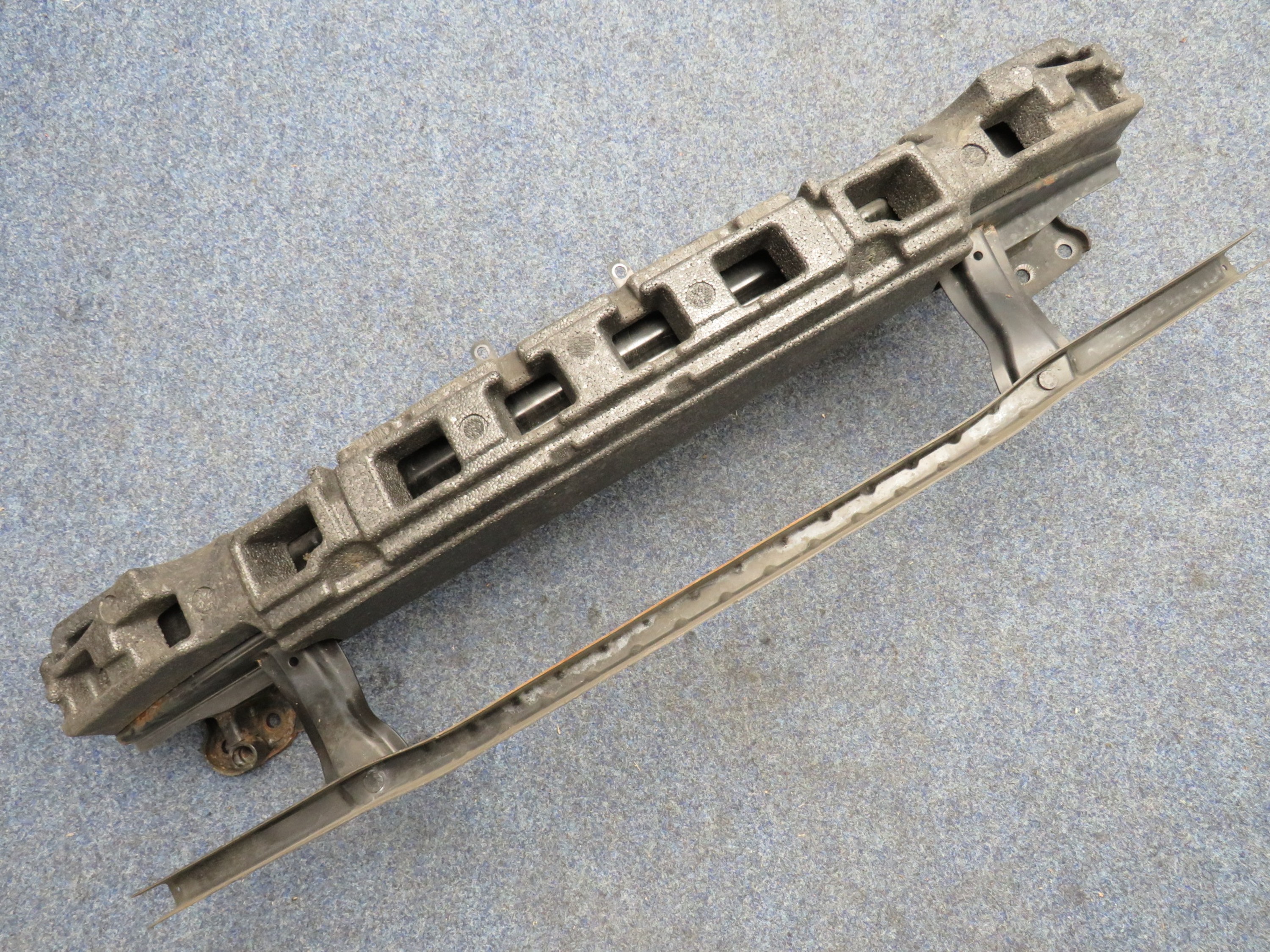 Aufprallträger vorne Stoßstange Stoßfänger 3C0807109B VW Passat 3C B6 ...