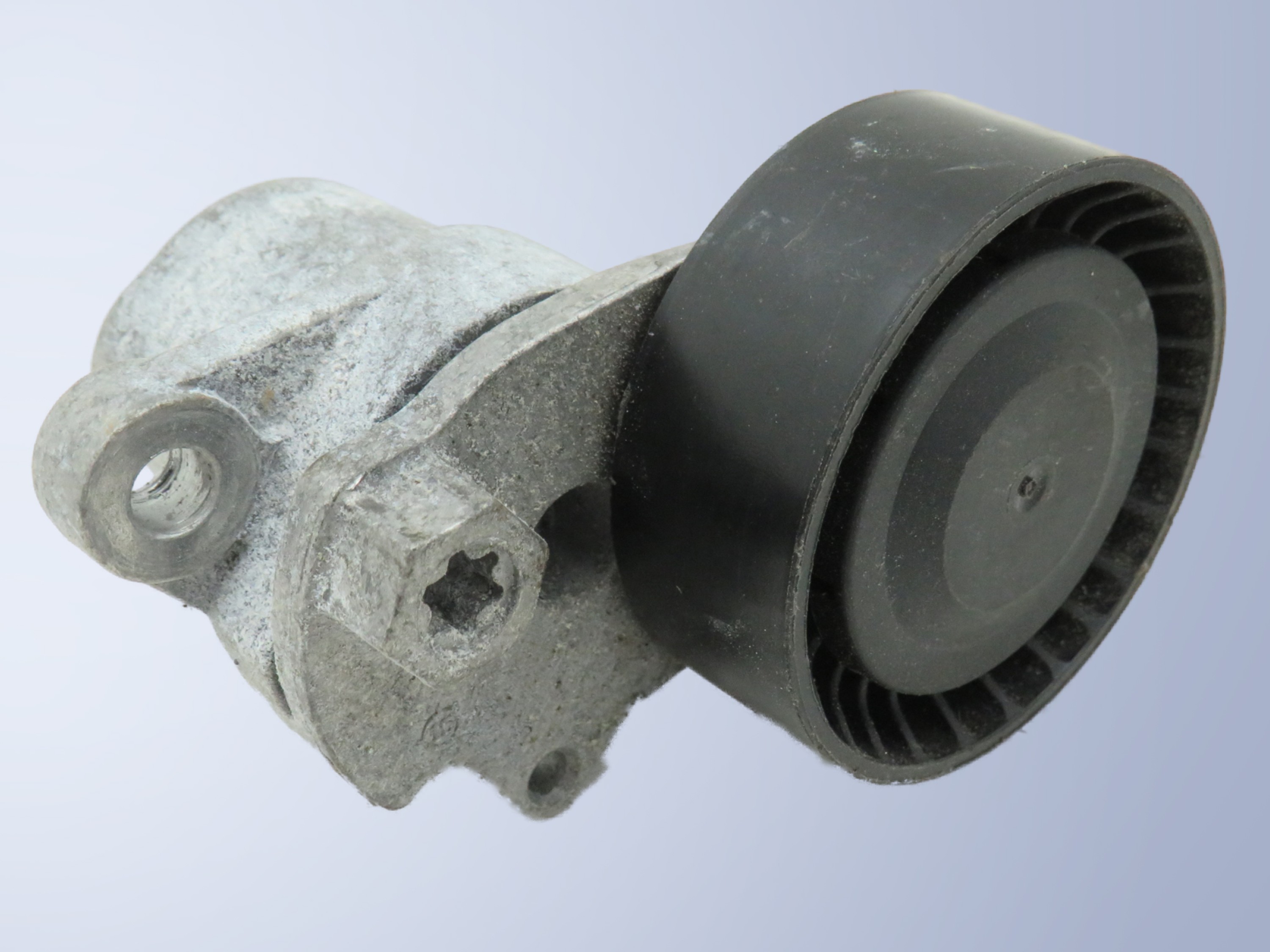 original Spannrolle Riemenspanndämpfer Riemenspanner 04E145299E VW up ...