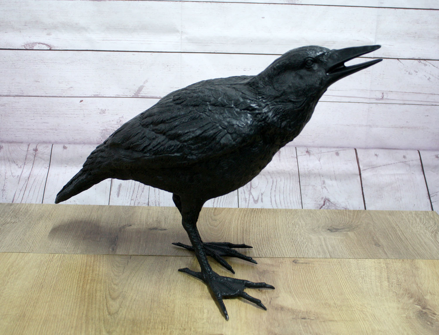 Bronzefigur großer schwarzer Rabe Vogelschreck | Bronzeskulpturen.com