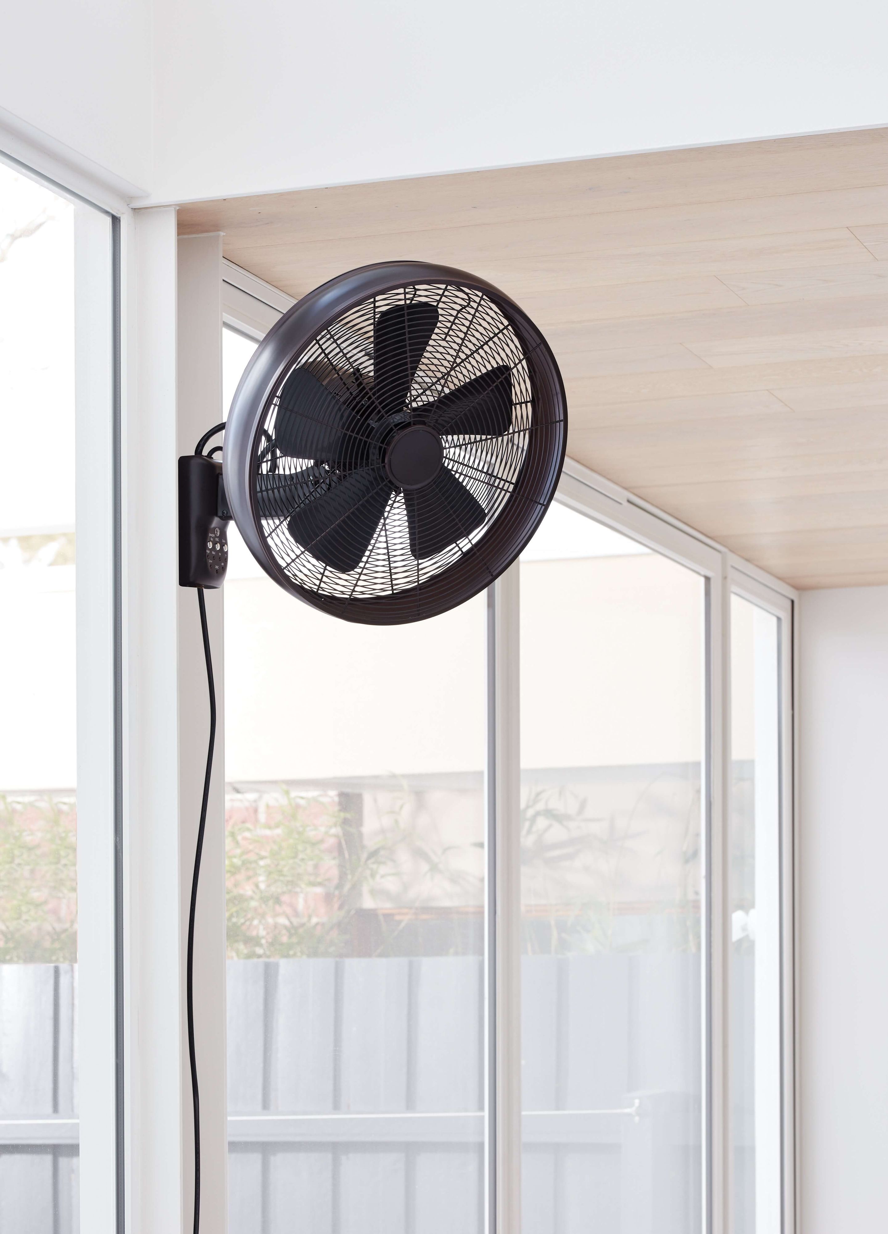 Wandventilator Breeze Wall mit Fernbedienung