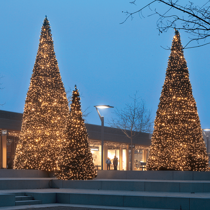 Giant tree with LED warm, outdoor, 650 cm | DecoWoerner